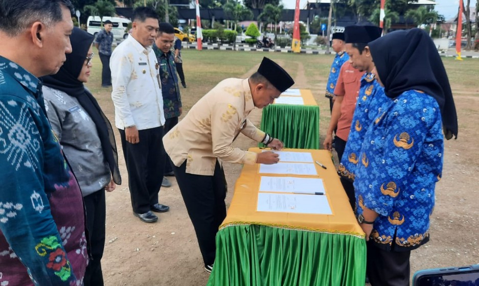 Wali Kota Palu Serahkan SK Pengangkatan 368 Guru dan 29 Tenaga Teknis ... Wali Kota Palu Serahkan SK Pengangkatan 368 Guru dan 29 Tenaga Teknis ...